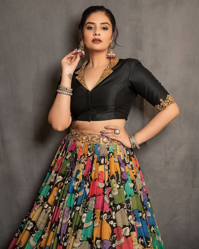 Sreemukhi’s Vibrant Lehenga Is Must-add to Your Wardrobe | Sreemukhi’s ...