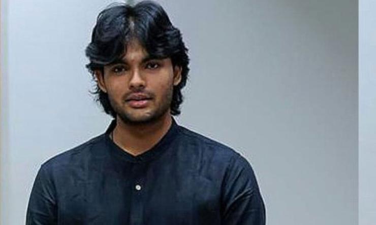 అకీరాకి రాజ‌కీయాలు అల‌వాటు చేస్తున్నాడా? | Is Pawan trying to teach ...