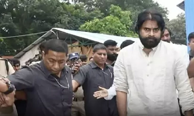 పవన్ కే ఎక్కువ భద్రత ఉండాలా ? | Should Pawan have more security?