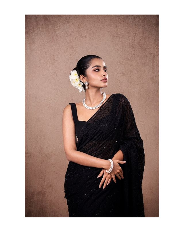 Anupama Parameswaran's All-Black Glamour | Anupama Parameswaran's All ...