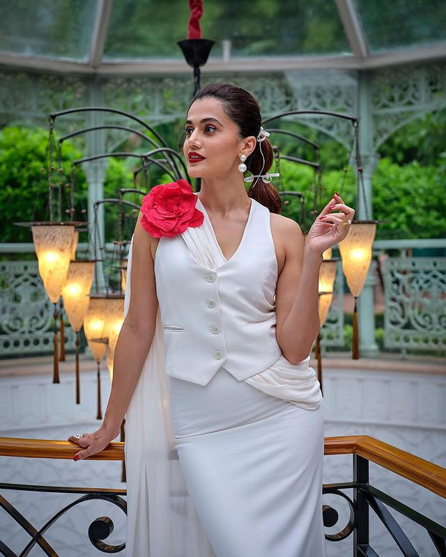 Taapsee Pannu's Glamorous Look Is Simply Irresistible | Taapsee Pannu’s Glamorous Look Is Simply ...