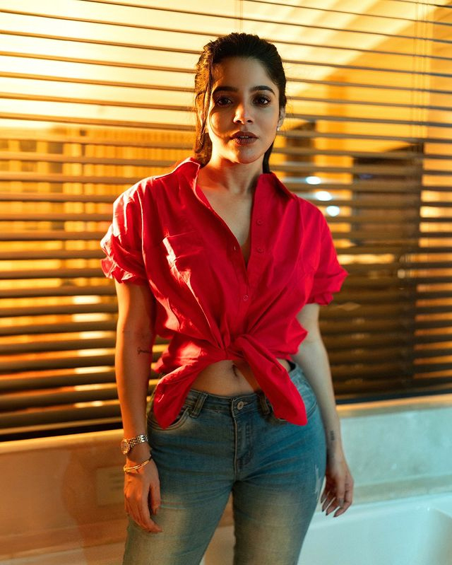 Divya Bharthi Rocks Trendy Mass Look | Divya Bharthi Rocks Trendy Mass Look