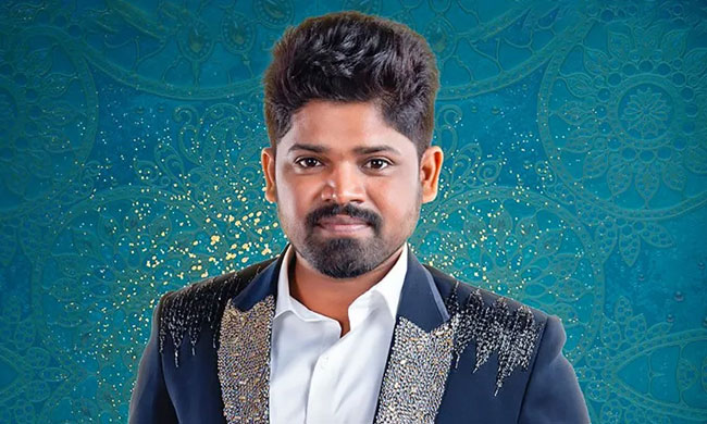 బిగ్ బాస్ నవీన్ స్టోరీకి ఆ స్టార్ హీరో ఫిదా! | Jr Ntr Likes Bigg Boss ...