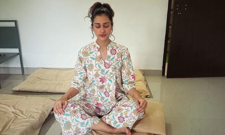 పిక్‌ టాక్ : యోగాసనంలో ఆర్డీఎక్స్‌ బాంబ్‌ | Payal Rajput very cute in ...