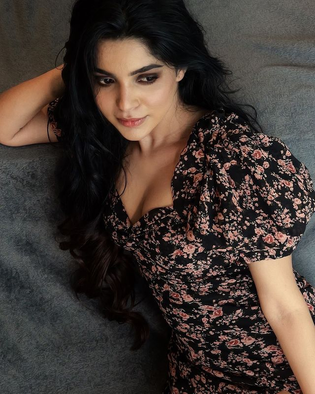 Divya Bharathi's Dress is Setting New Trends | Divya Bharathi's Dress is Setting New Trends