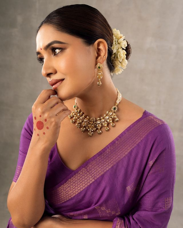 Vani Bhojan brings elegance to the saree | Vani Bhojan brings elegance ...