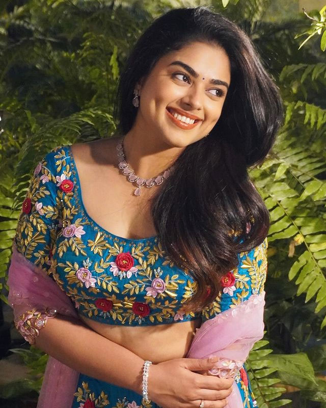 Siddhi's Dimples and Lehenga Make Perfect Pair | Siddhi’s Dimples and ...