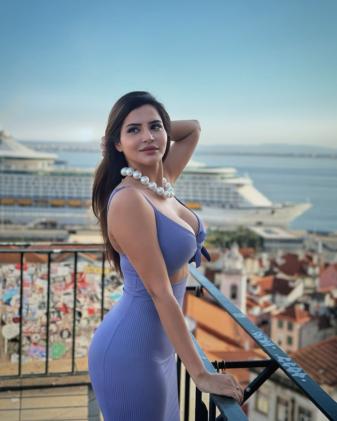 Ashu Reddy Turns Heads with Her Elegant Fashion Choice | Ashu Reddy Turns Heads with Her Elegant ...