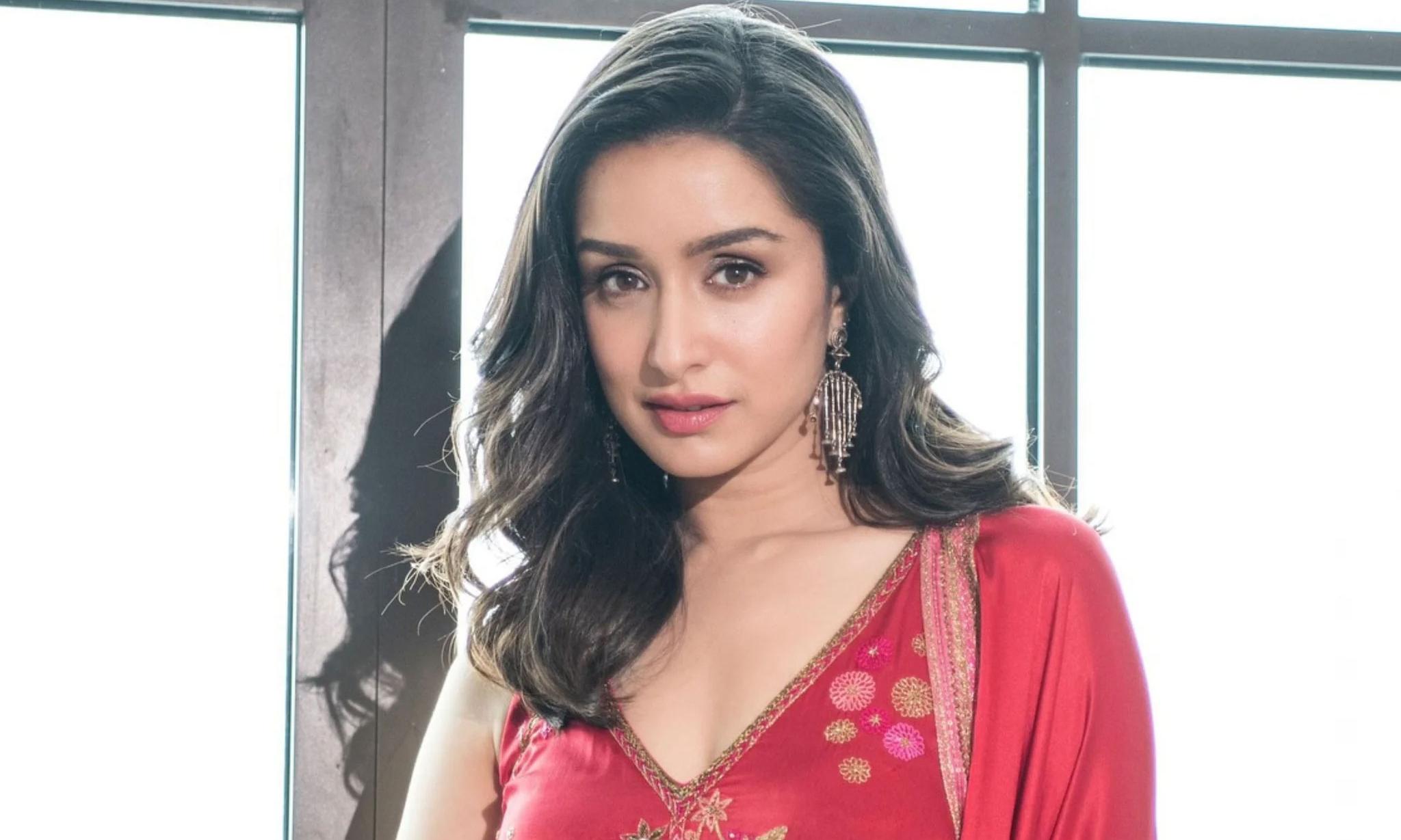 సూప‌ర్‌హీరో చిత్రంలో 'సాహో' బ్యూటీ | Shraddha Kapoor in Super Hero Movie