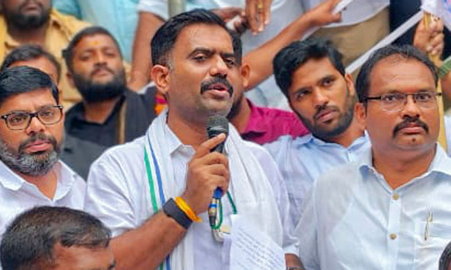 పవన్ కల్యాణ్ ని ఇమిటేట్ చేసిన కేతిరెడ్డి... వీడియో వైరల్! | Kethi Reddy Imitating Pawan Kalyan ...