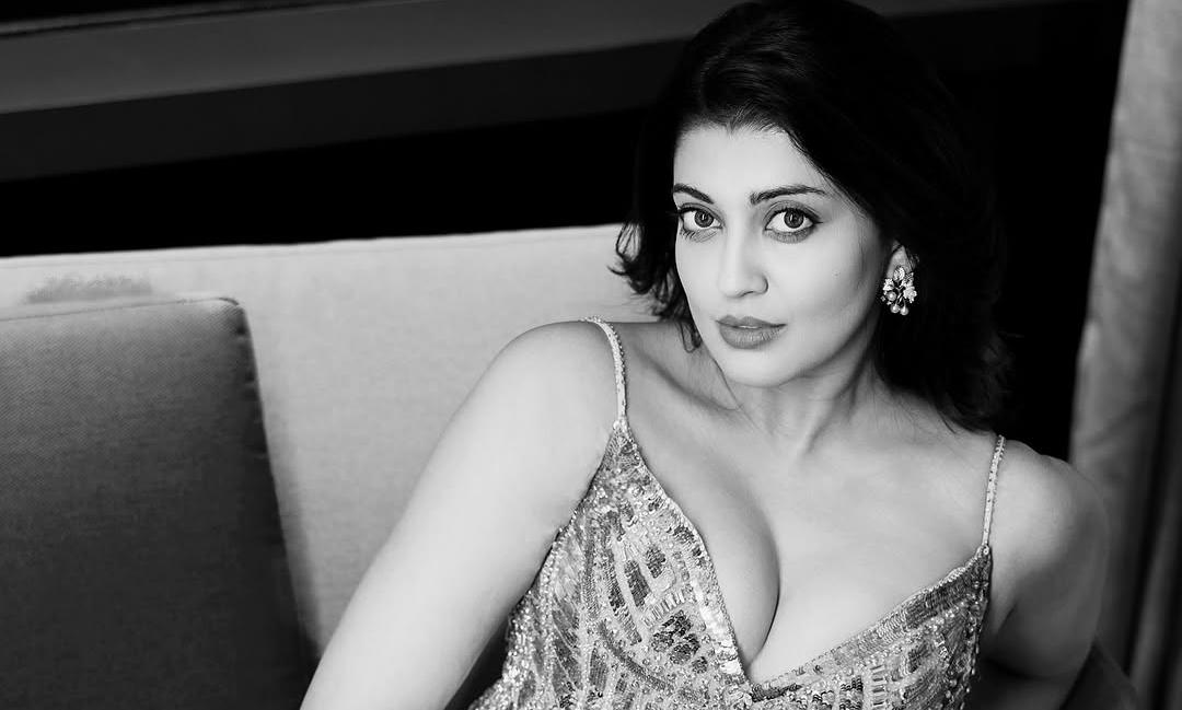 స్టన్నింగ్ లుక్‌లో ప్రణీత.. ఫ్యాషన్ వీక్ లో అసలైన గ్లామర్ ట్రీట్ | Pranita Subhash Photo Talk