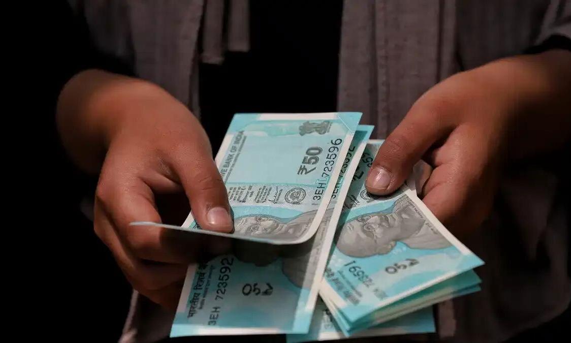 రూ.50 నోట్ల పై కొత్త సంతకం.. ఎవరిదంటే? | New ₹50 Note to Feature RBI ...