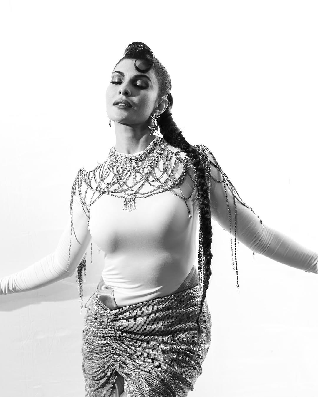 Jacqueline Fernandez Glam Goddess Vibes | Jacqueline Fernandez Glam ...