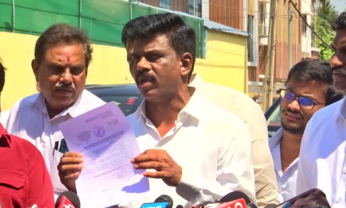 అంత భయమేలా 'మాధవా'? | Ex-Cop and Former MP Gorantla Madhav Police Inquiry Sparks Controversy