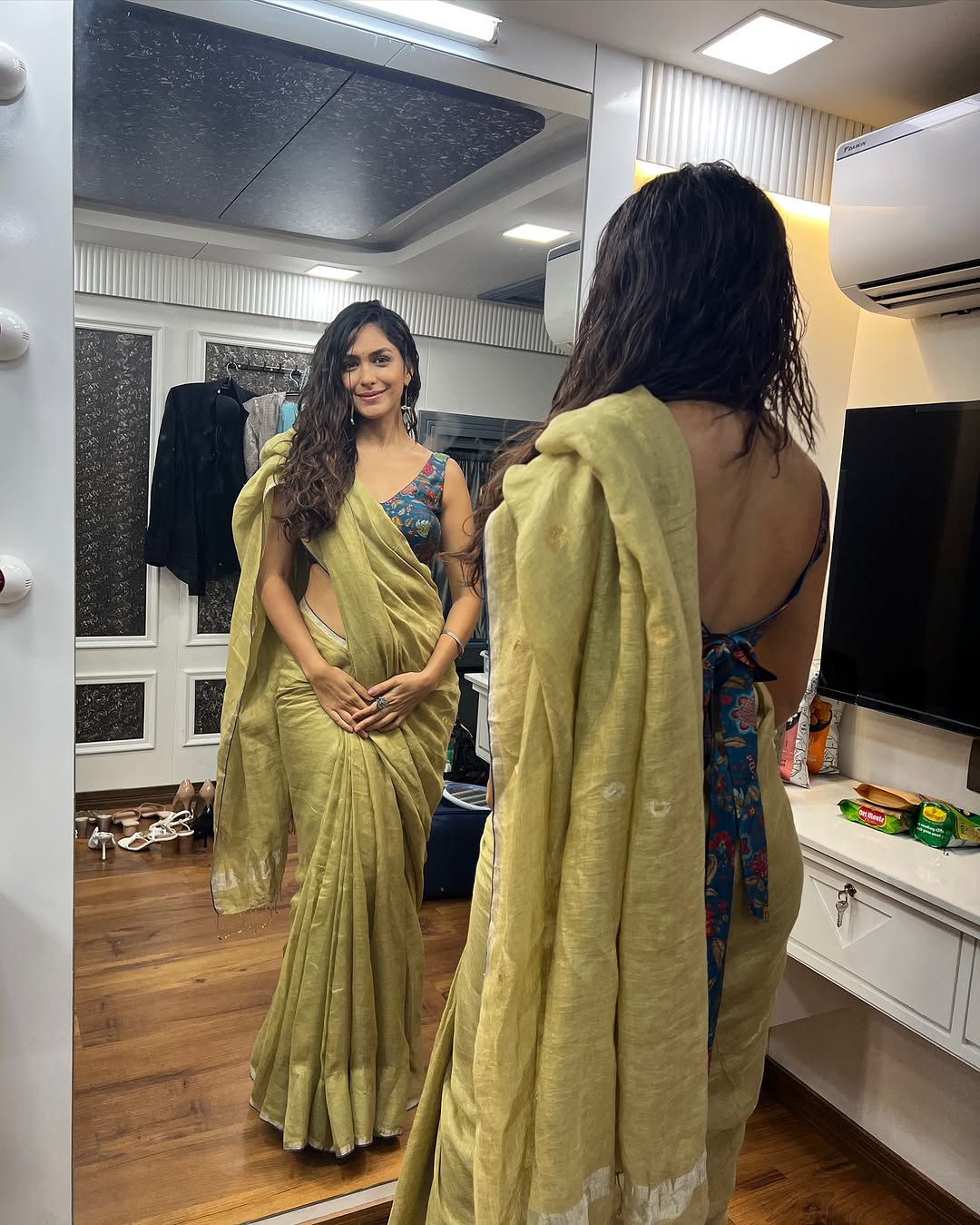 Mrunal Thakur's Graceful Look With Nose Pin Wins Hearts on Instagram ...