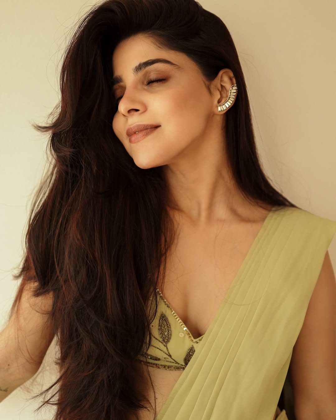 Divya Bharathi Looks Elegant in a Green Saree | Divya Bharathi Looks Elegant in a Green Saree