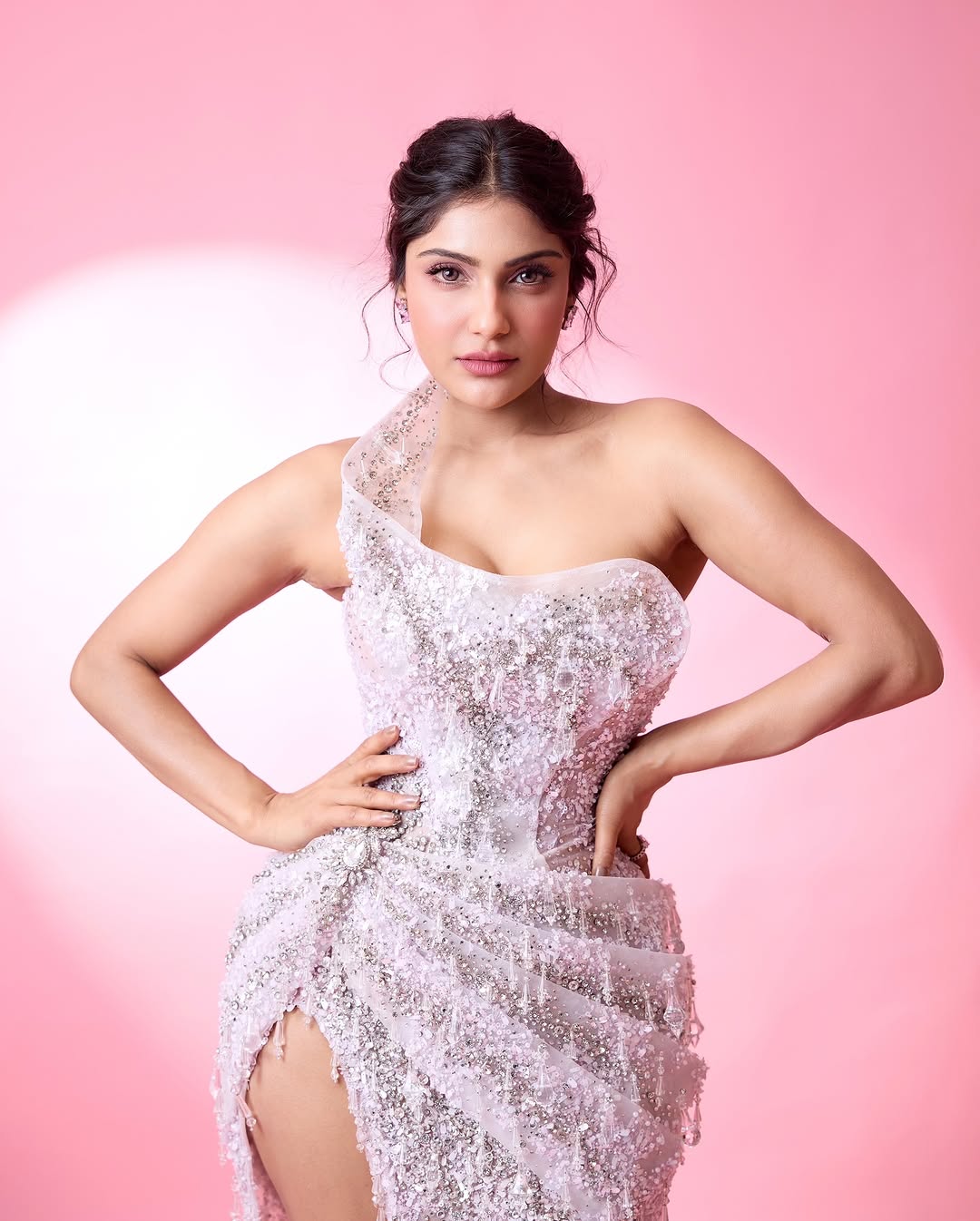 Ishita Raj Sharma Steals The Show in a Stylish Dress | Ishita Raj ...