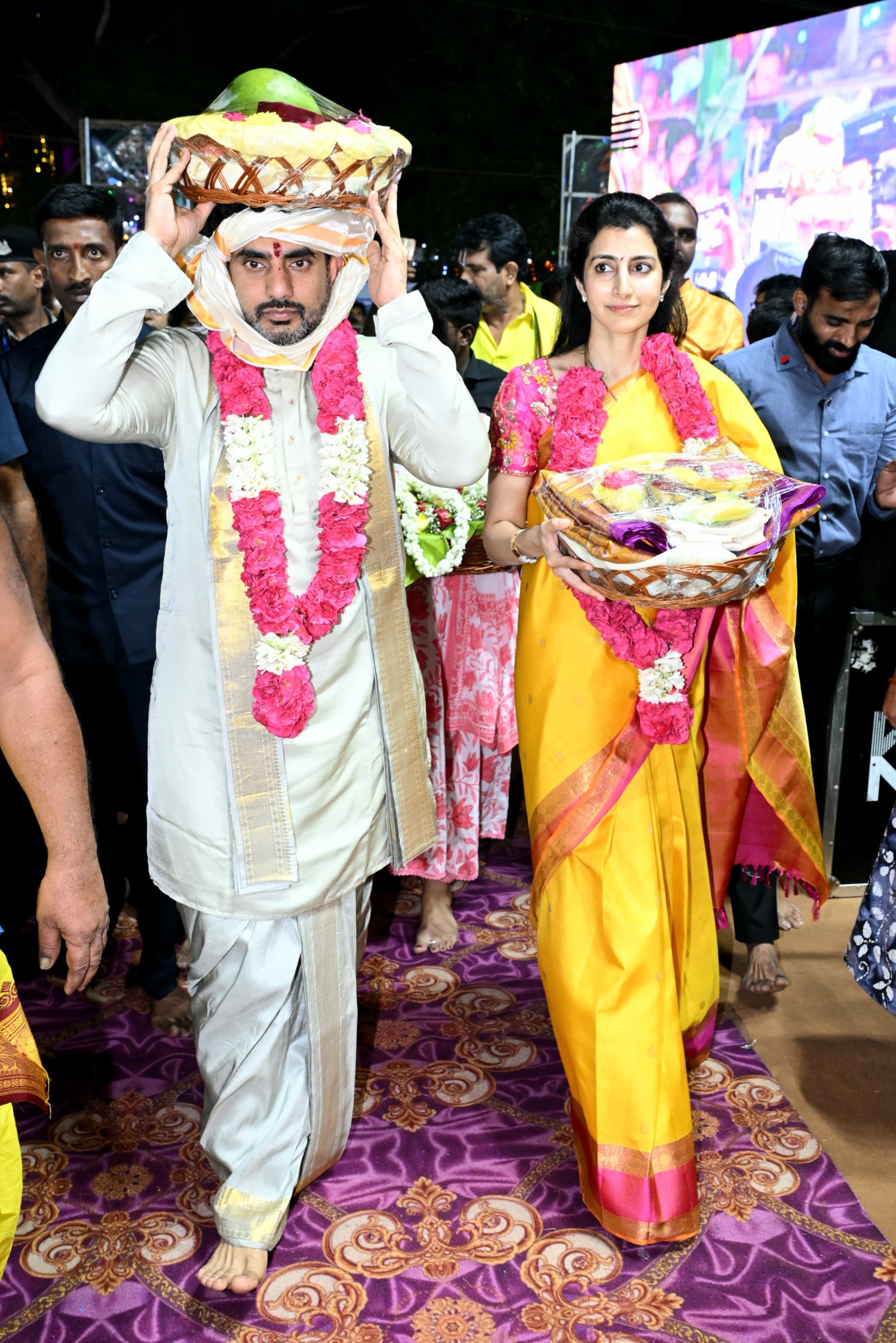 Nara Lokesh and Brahmani Deepen Bond with Mangalagiri Through Temple Visit | Nara Lokesh and ...
