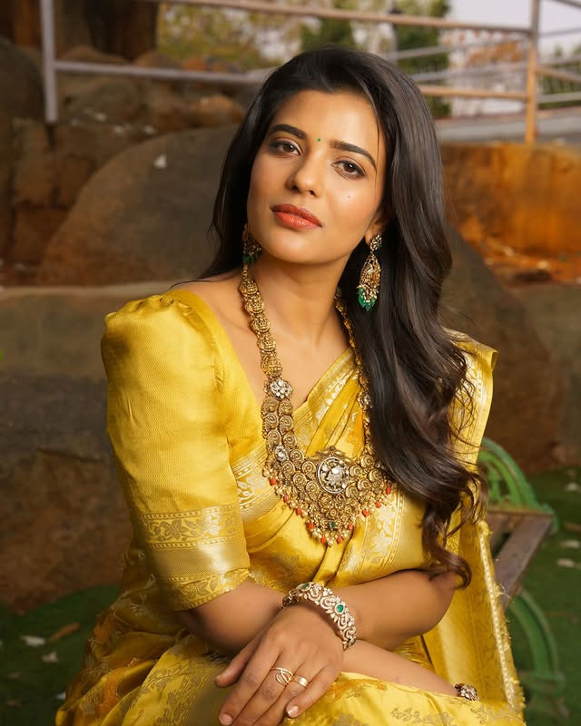 Aishwarya Rajesh's Golden Aura Shines Bright | Aishwarya Rajesh’s ...