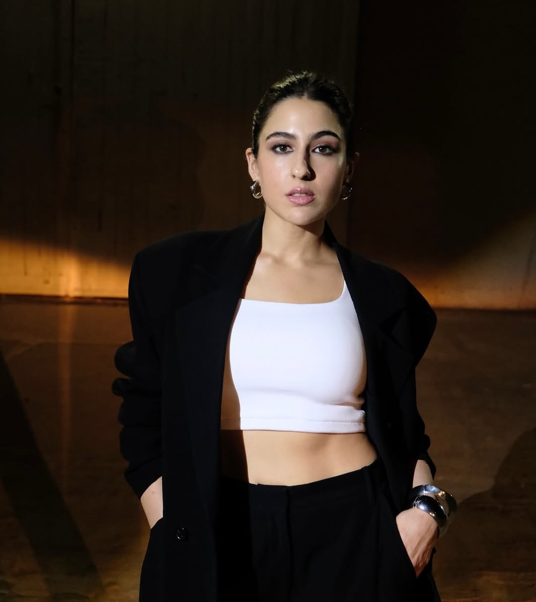 Sara Ali Khan turns heads in a sleek black power look | Sara Ali Khan turns heads in a sleek ...