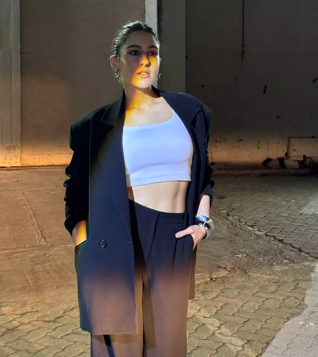 Sara Ali Khan turns heads in a sleek black power look | Sara Ali Khan turns heads in a sleek ...