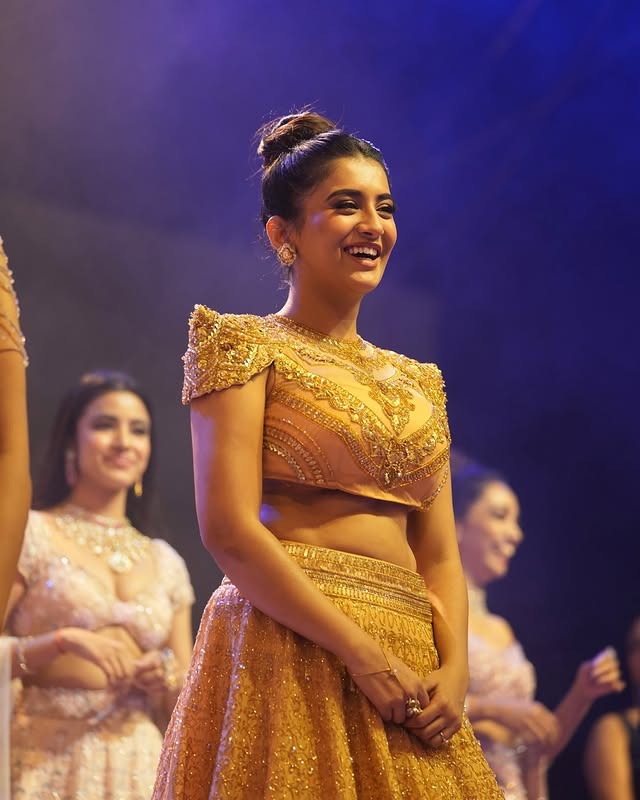 Rashi Singh Walks the Ramp, Shines in Golden Dress | Rashi Singh Walks ...