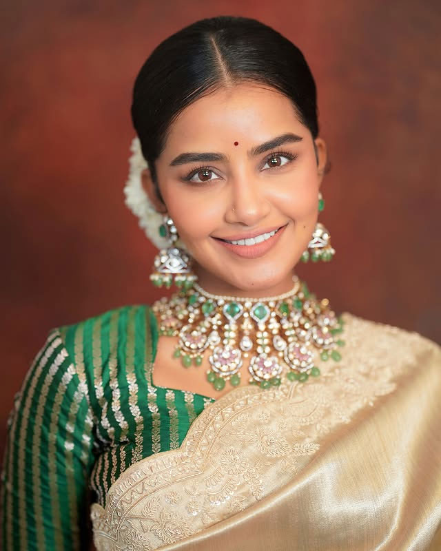 Anupama Parameswaran Looks Royal in Traditional Saree Look | Anupama ...