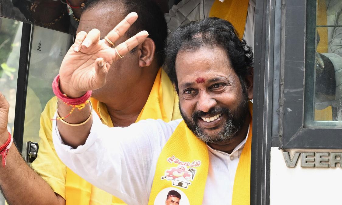 విశాఖ కొత్త మేయర్ పీలా శ్రీనివాస్ | Peela Srinivasa Rao Elected as New ...