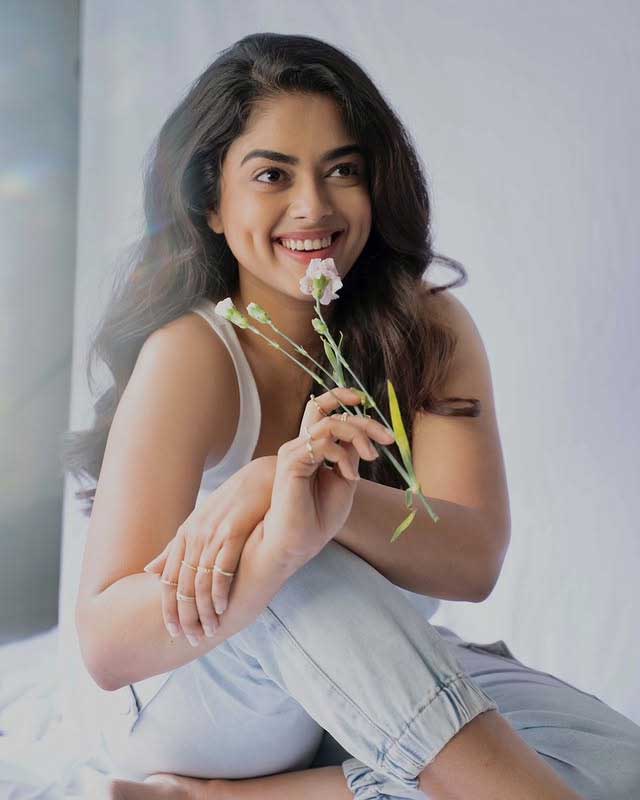 Siddhi Idnani's Blooming Moment: A Smile That Speaks Joy