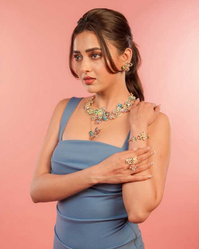 Tejasswi Prakash's Dress Is an Absolute Showstopper