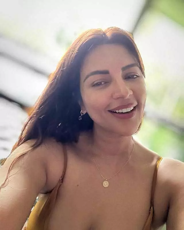 Shama Sikander Captures the Perfect Break Moment