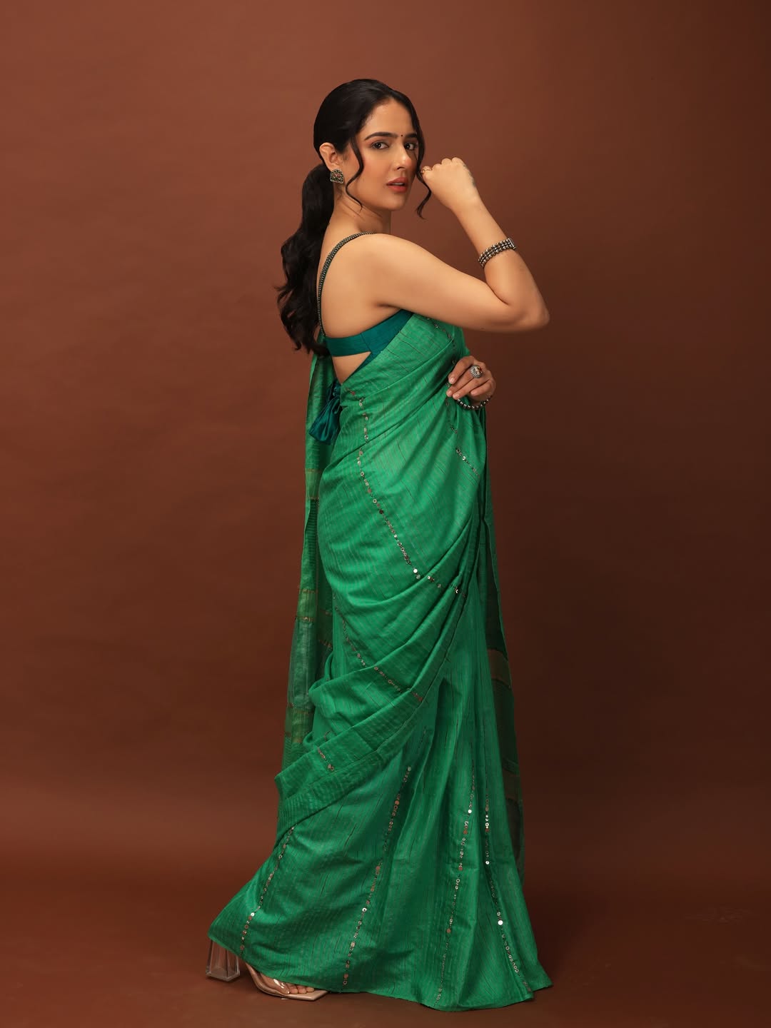 Malvi Malhotra Shares Elegant Look During ‘Jenma Natchathiram ...