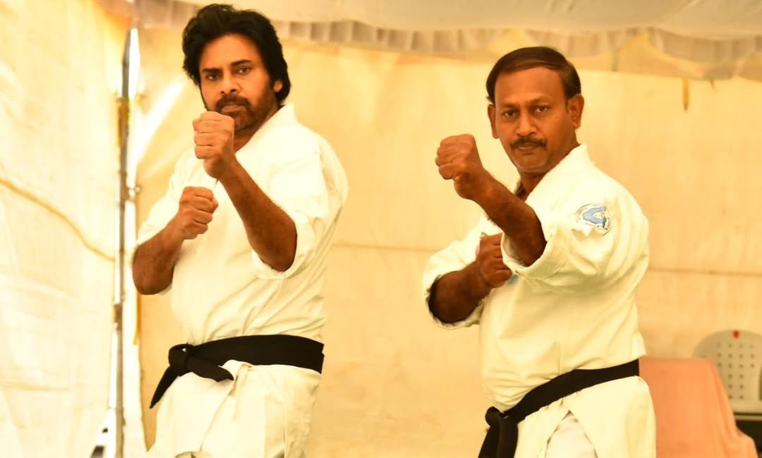 34 ఏళ్ల తర్వాత గురువుతో పవర్ స్టార్ | Pawan Kalyan Reunites With Karate ...
