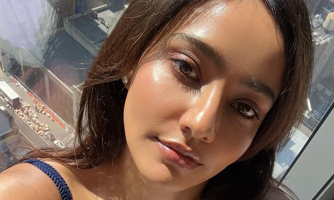 పిక్‌ టాక్‌ : టాప్‌ యాంగిల్‌లో నేహా అందం | Neha Sharma: Chirutha Beauty ...
