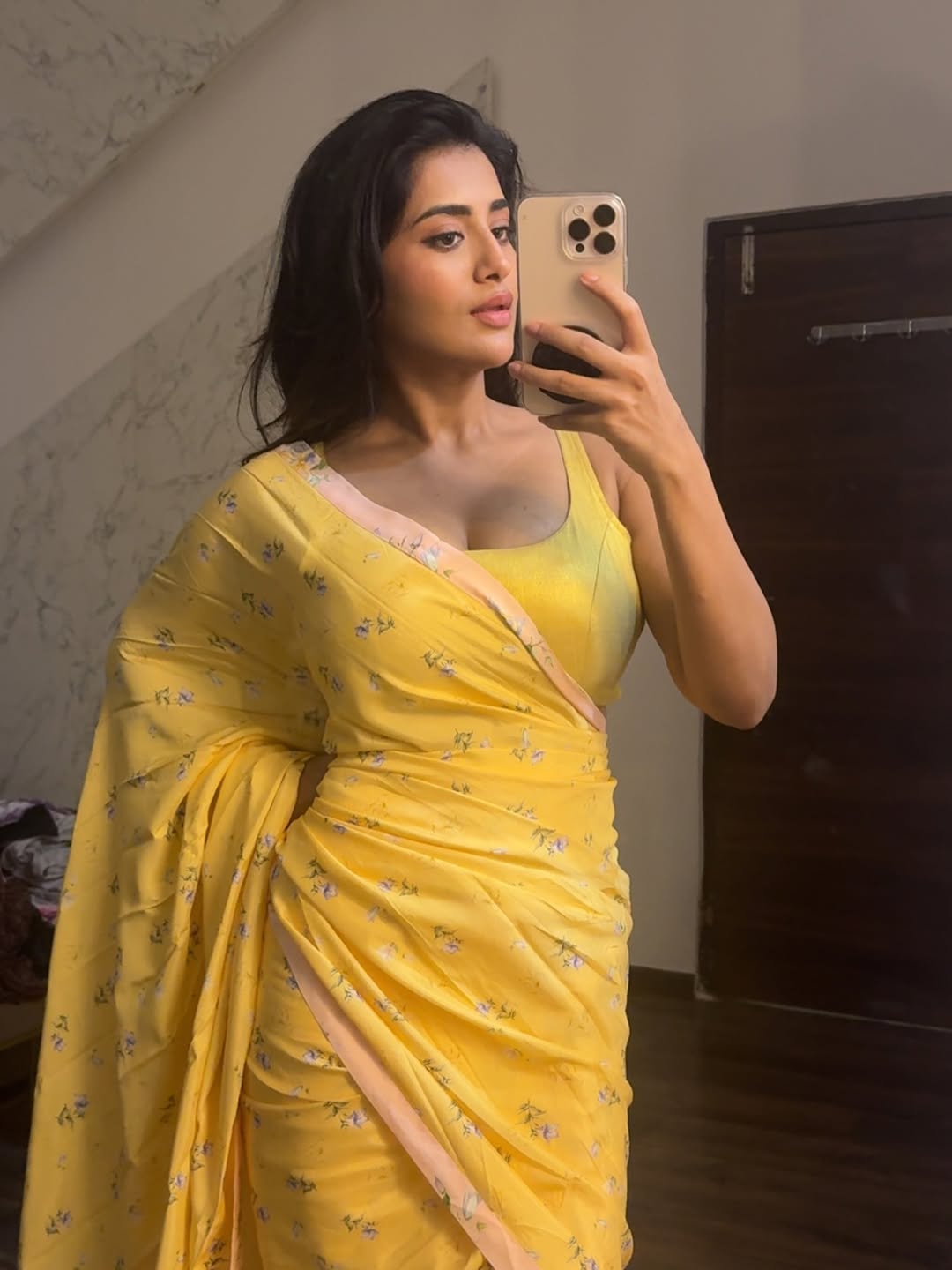 Raashi Singh Slays in Her August Dump | Raashi Singh Slays in Her August Dump