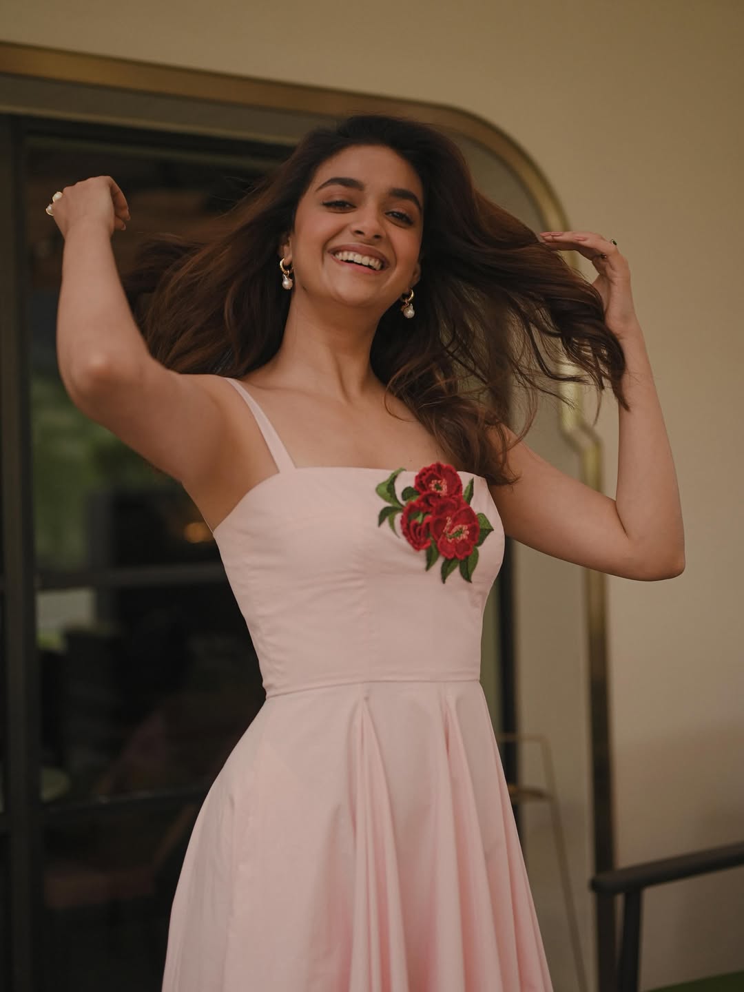 Keerthy Suresh Is Just Vibin in Stunning New Photo | Keerthy Suresh Is Just Vibin in Stunning ...