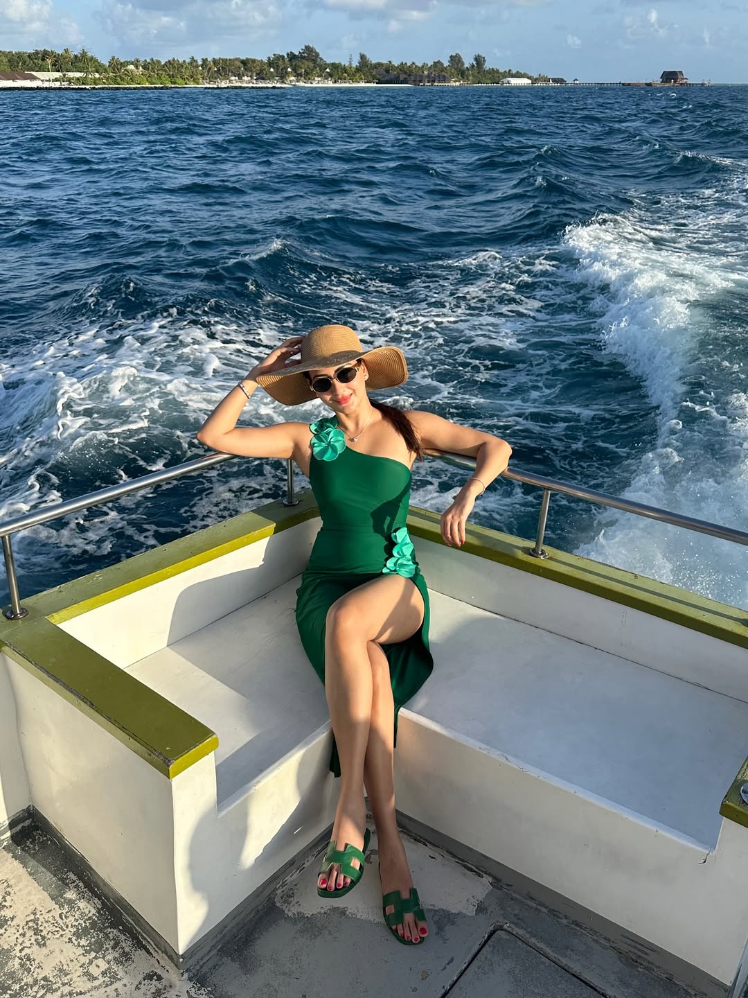 Zaara Yesmin’s Maldives Glow: Happy Tanning in Style | Zaara Yesmin’s ...