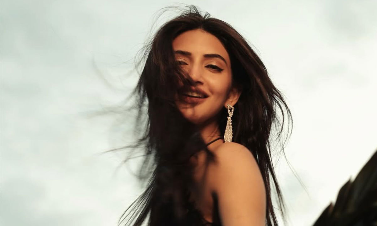 ఈ స్టైల్ లో నిన్ను కొట్టేదెవరు శ్రీలీల | Sreeleela Wows Fans with Glam ...