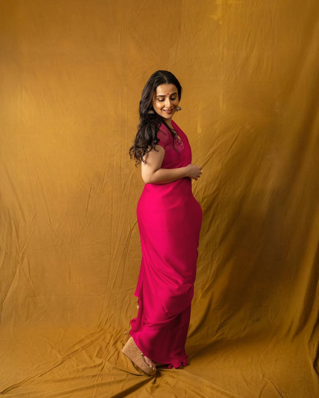 Vidya Balan Radiates Elegance in Traditional Outfit on Navratri Day 9