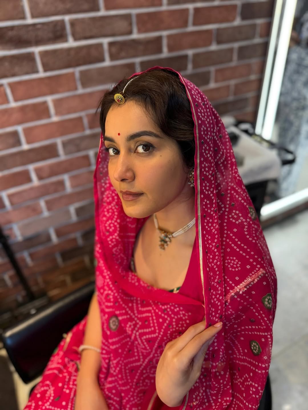 Raashii Khanna Honors Sugan Shaitan Singh Bhati | Raashii Khanna Honors ...