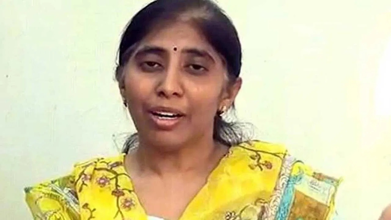 వివేకా కేసులో మరో బిగ్ ట్విస్టు.. పులివెందుల డీఎస్పీ వద్దకు సునీత | ys ...