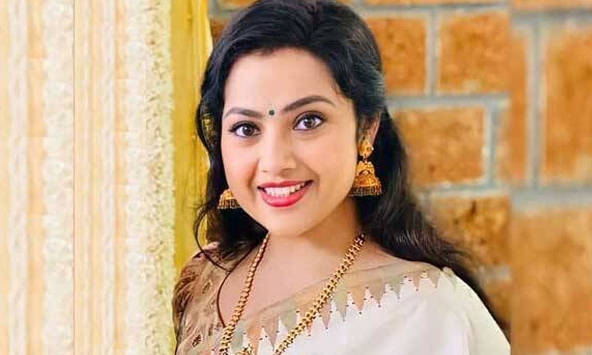 49 ఏళ్ల మీనా రెండ‌వ పెళ్లి గురించి ఏమంటున్నారు? | Veteran Actress Meena ...