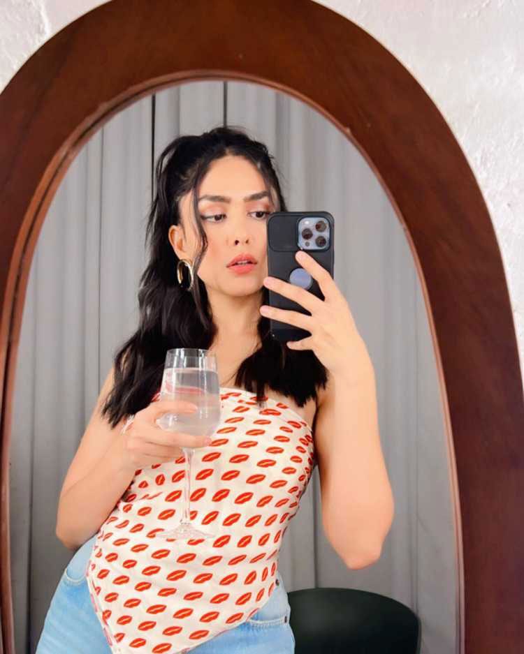 Mrunal Thakur Shines in Telugu Cinema and Social Media | Mrunal Thakur ...