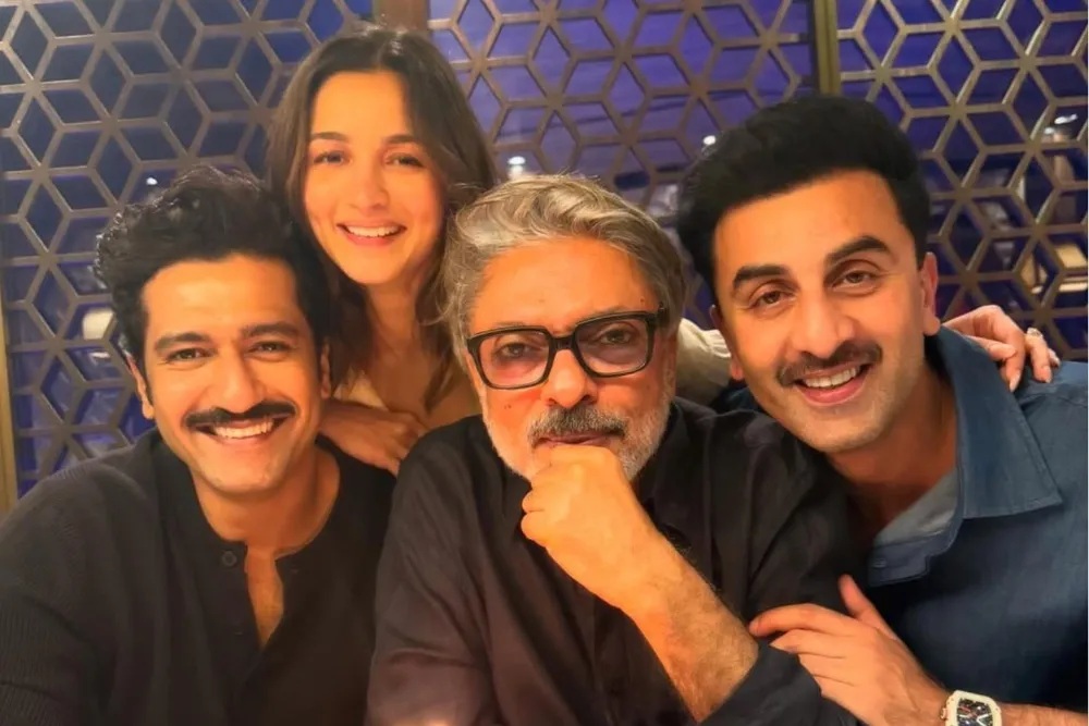 1000 కోట్ల క్ల‌బ్ అంద‌ని ద్రాక్షేనా? అగ్ర‌ద‌ర్శకుడి మ‌ధ‌నం! | sanjay ...