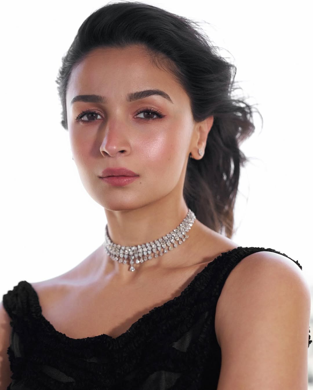 Alia Bhatt Stuns in Vintage Black Gown | Alia Bhatt Stuns in Vintage ...