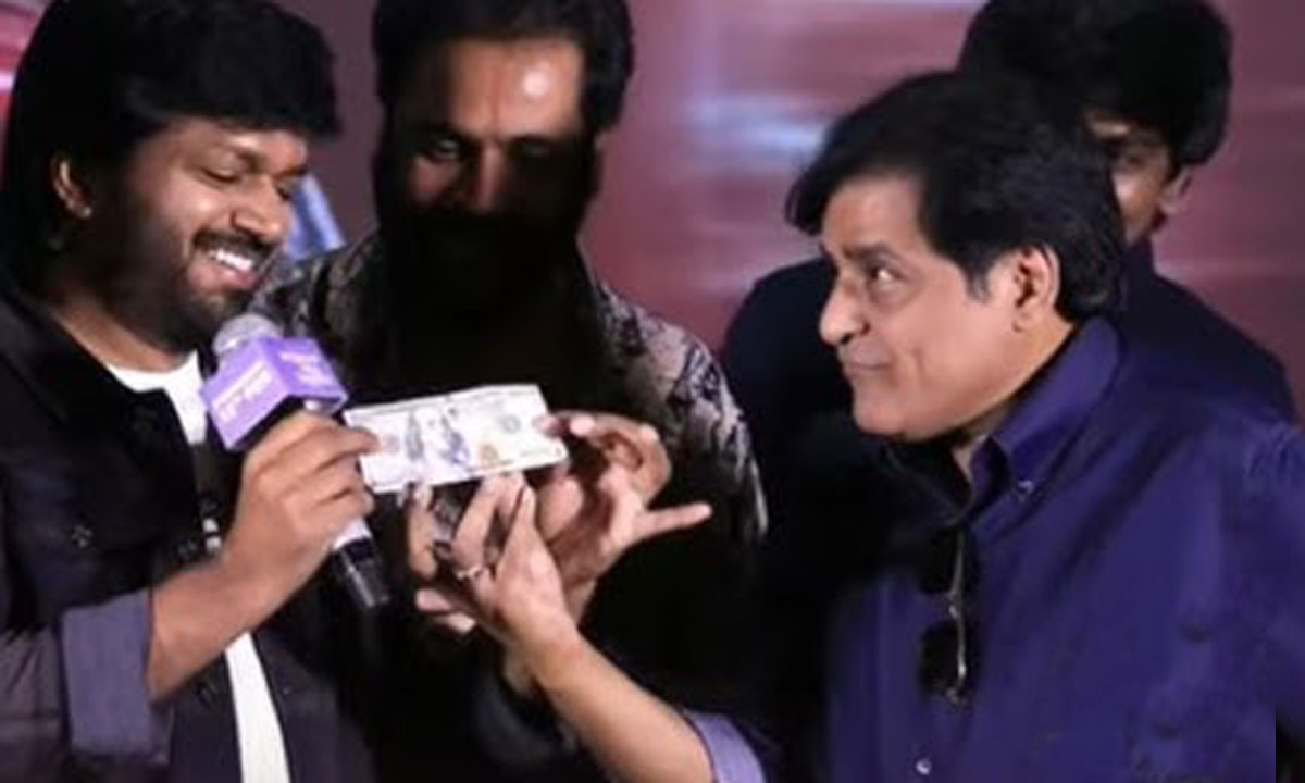 హీరోగా అనిల్ రావిపూడి.. డాలర్ తో లాక్ చేసిన అలీ! | Comedy King Ali ...