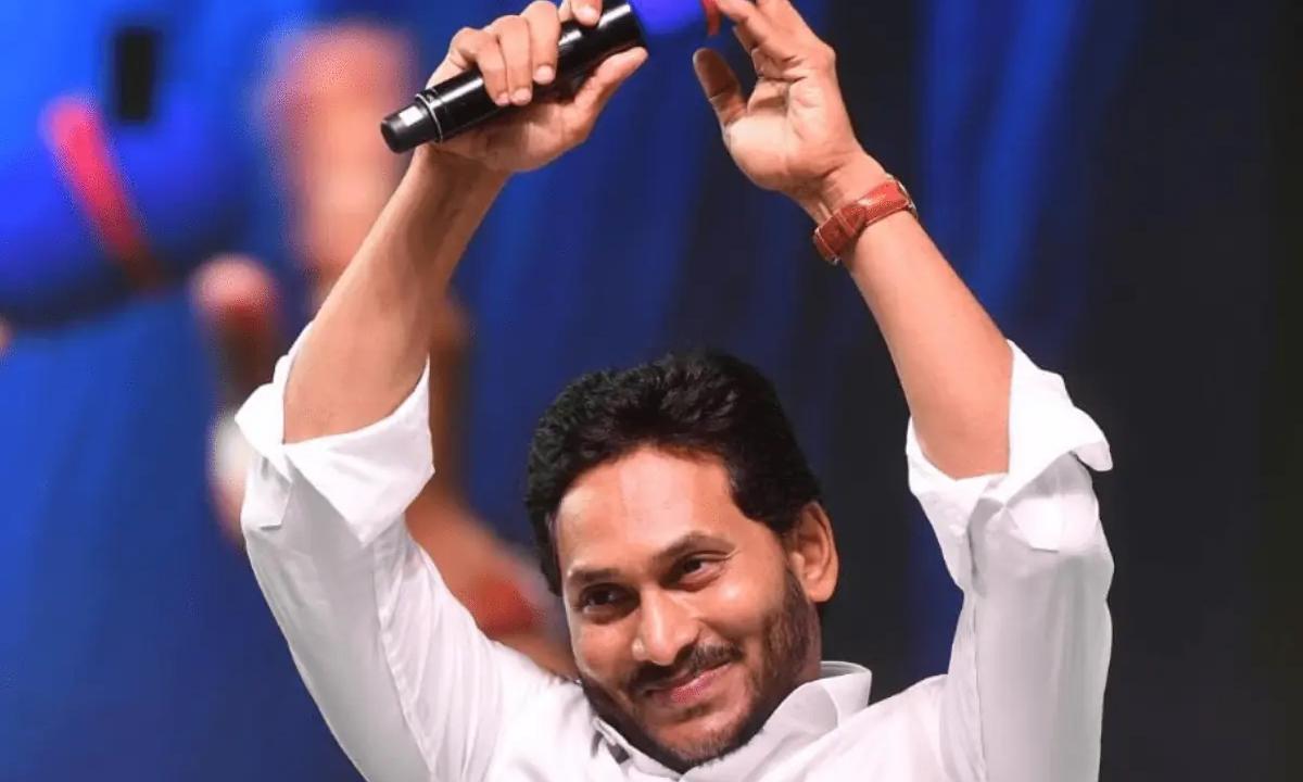 ఎన్నికలపై జగన్ సంచలన ప్రకటన... చెప్పాడంటే చేస్తాడంటే | Jagan's ...