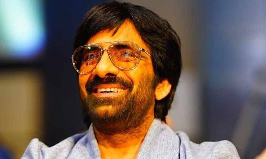 ప్రొడ్యూస‌ర్ మైండ్ బ్లాక్ చేసిన మాస్ రాజా | Raviteja Help in Favour of ...