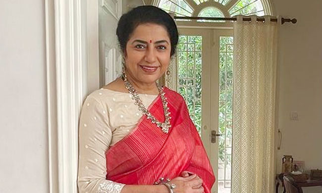 సుహాసిని కీ ఆ ఇబ్బందులు తప్పలేదట! | Suhasini Recalls sit on the hero's ...