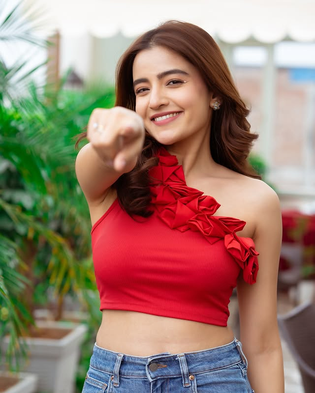 Rukshar Dhillon: Says Nuvve Naa Dilruba in Style